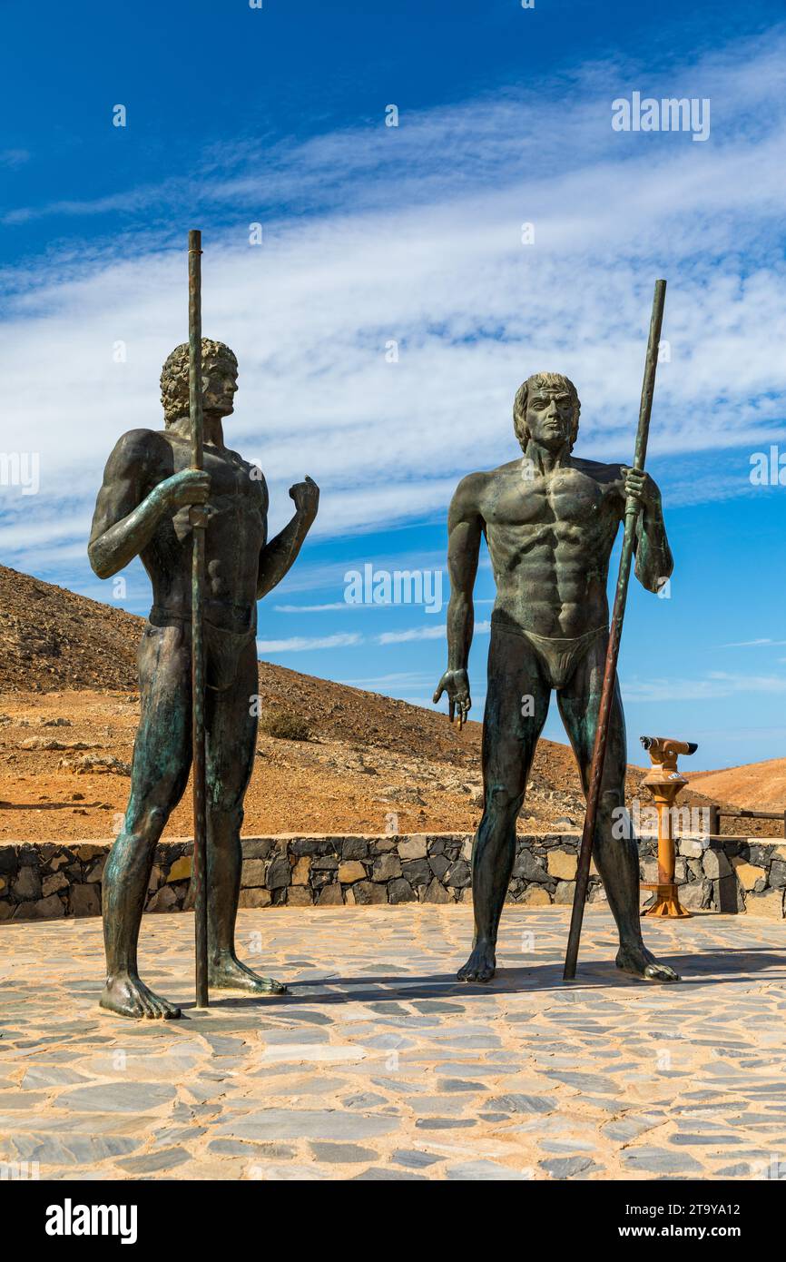 Who Are The Two Giant Statues In Lotr at Joann Finkelstein blog