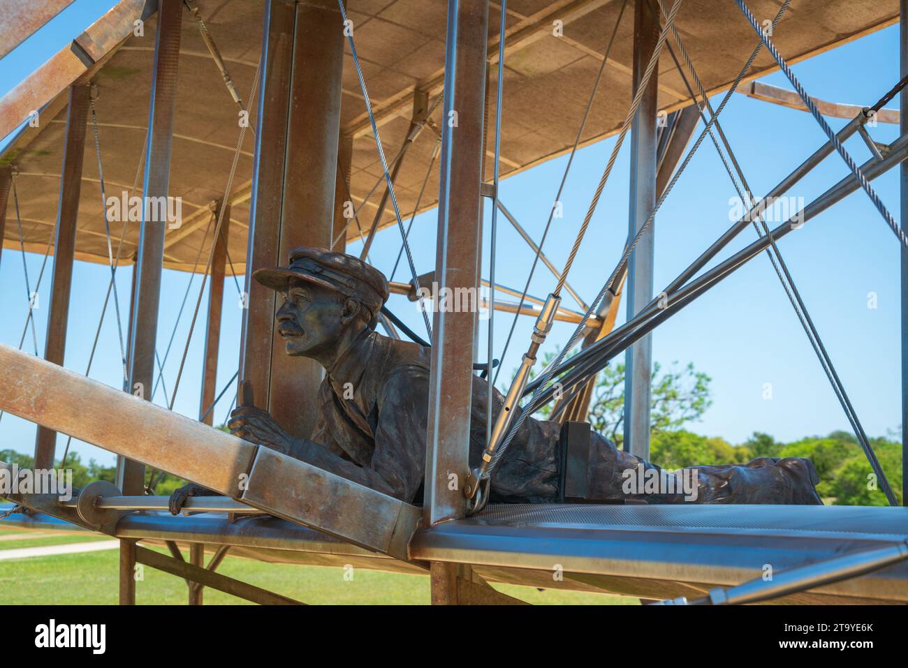 Statues and Monument to the Famous First Flight at Wright Brothers ...