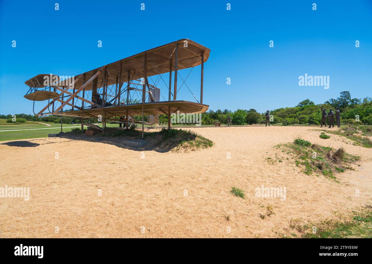 Statues and Monument to the Famous First Flight at Wright Brothers ...