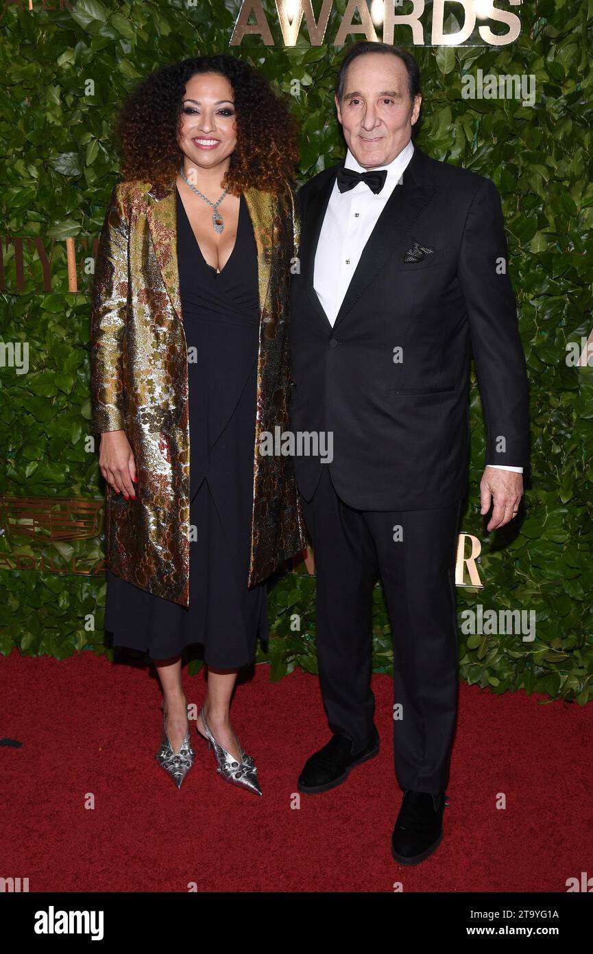 R with crown hi-res stock photography and images - Alamy