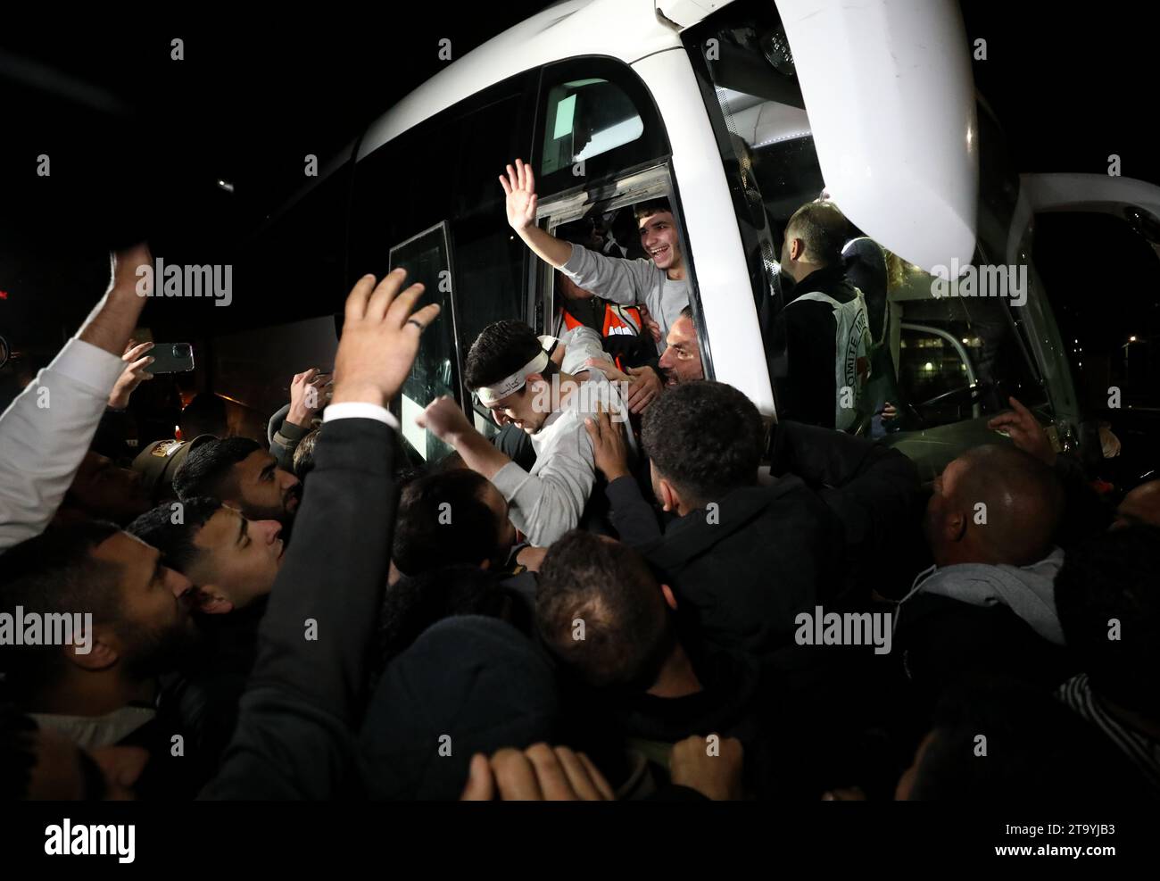 Ramallah. 28th Nov, 2023. A bus transferring released Palestinian ...