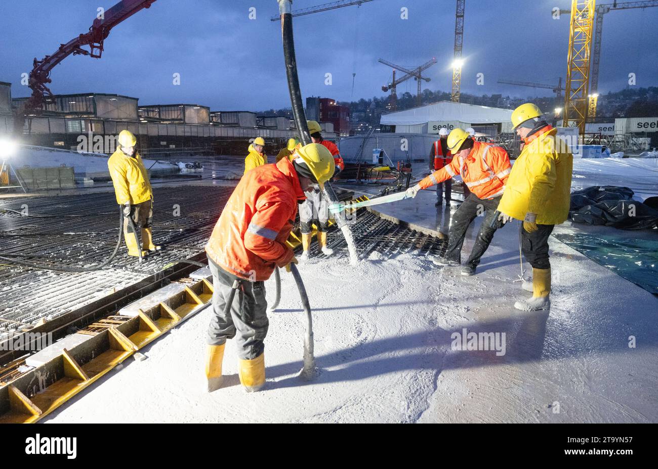 Stuttgart, Germany. 28th Nov, 2023. Workers are concreting the last ...