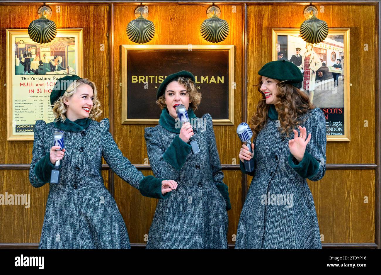 London, UK. Close-harmony Singers welcoming passengers for the Orient ...