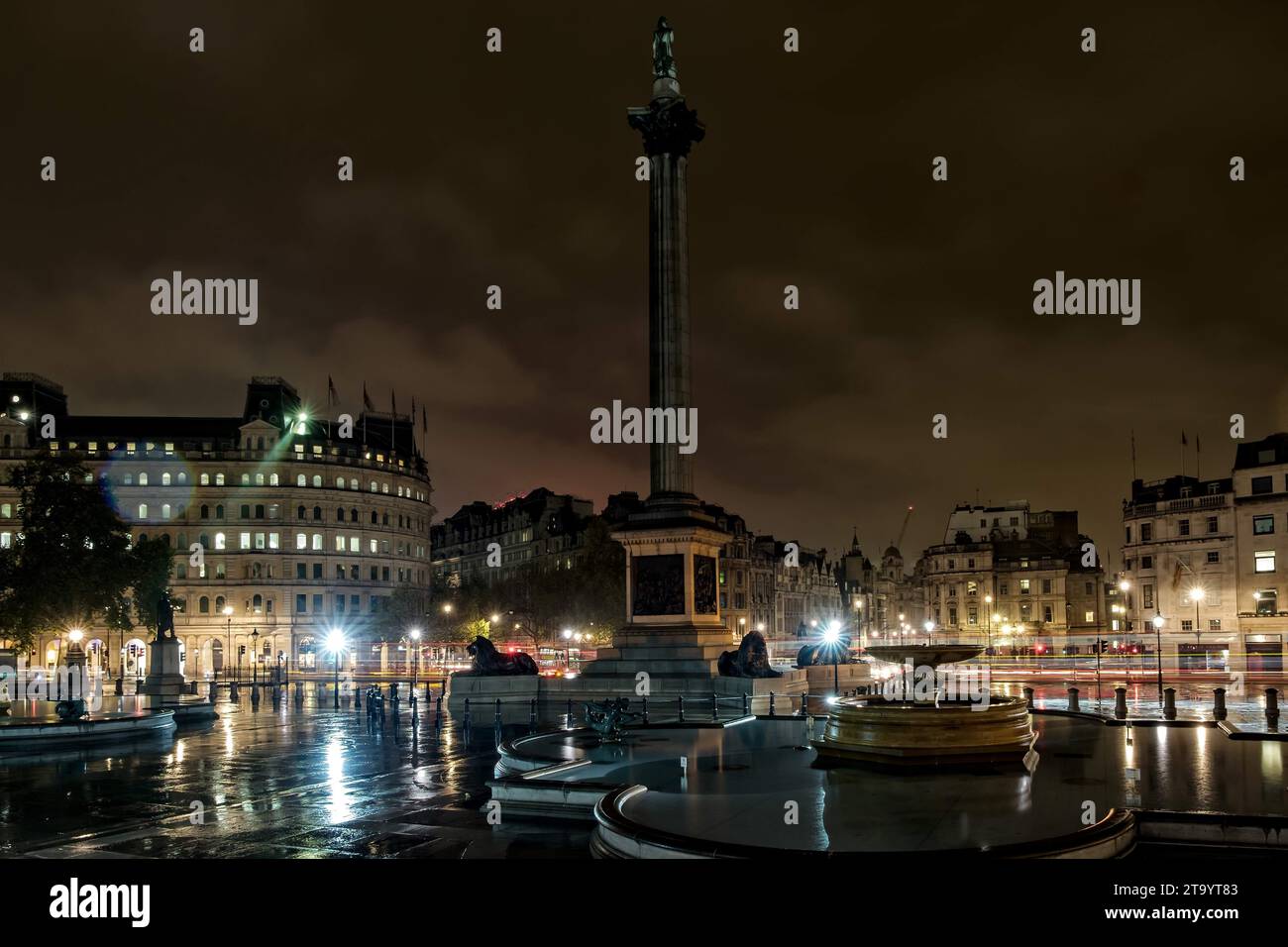 Trafalgar square symmetry hi-res stock photography and images - Alamy