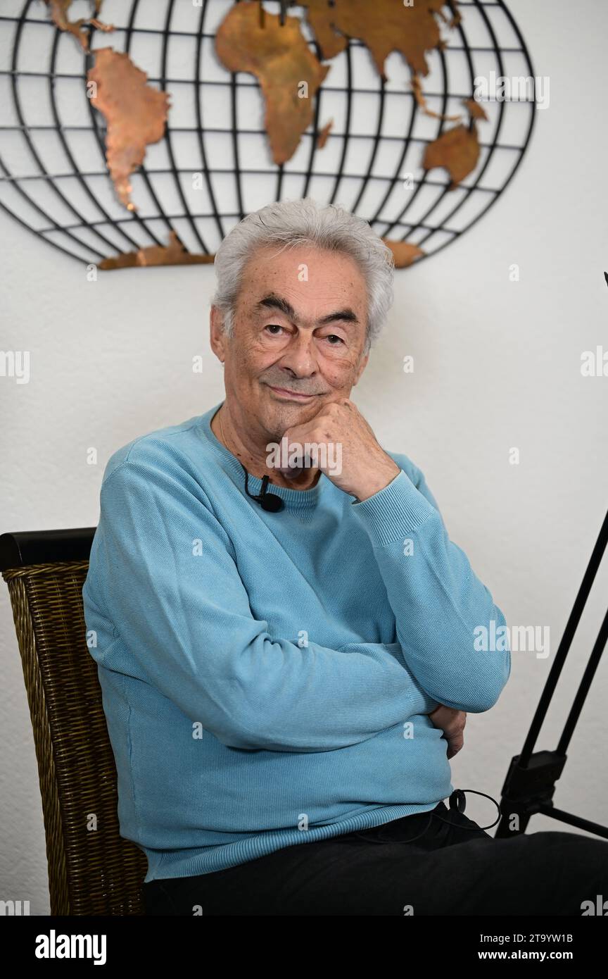 Giso Weißbach beim Interview zum Tod von Michael Hansen im Restaurant ...