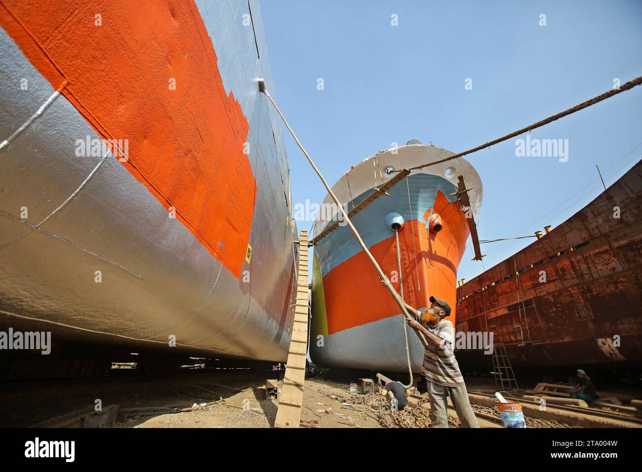 Repairing of ships hi-res stock photography and images - Alamy