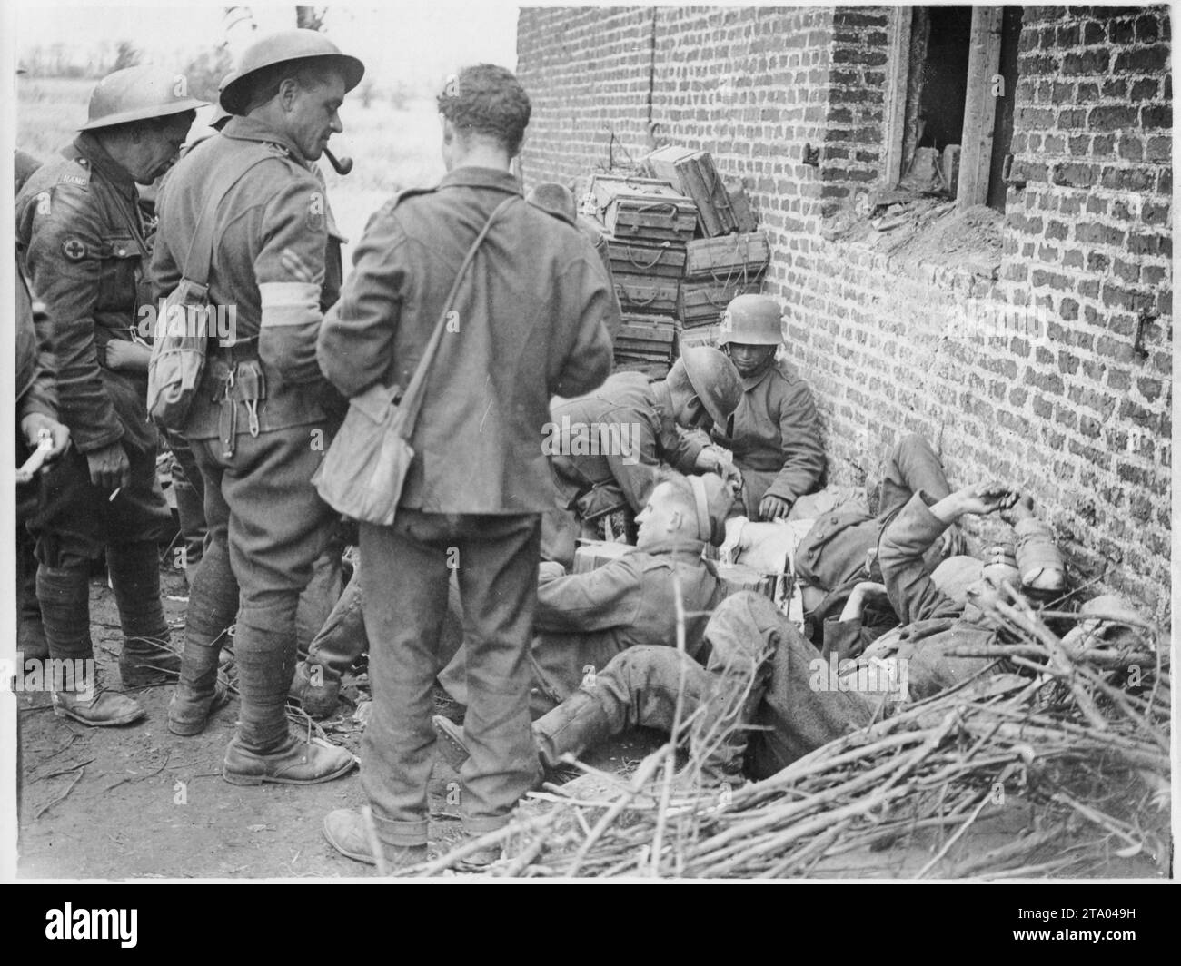 WW1 World War I - Wounded German soldiers attended by the Royal Army ...