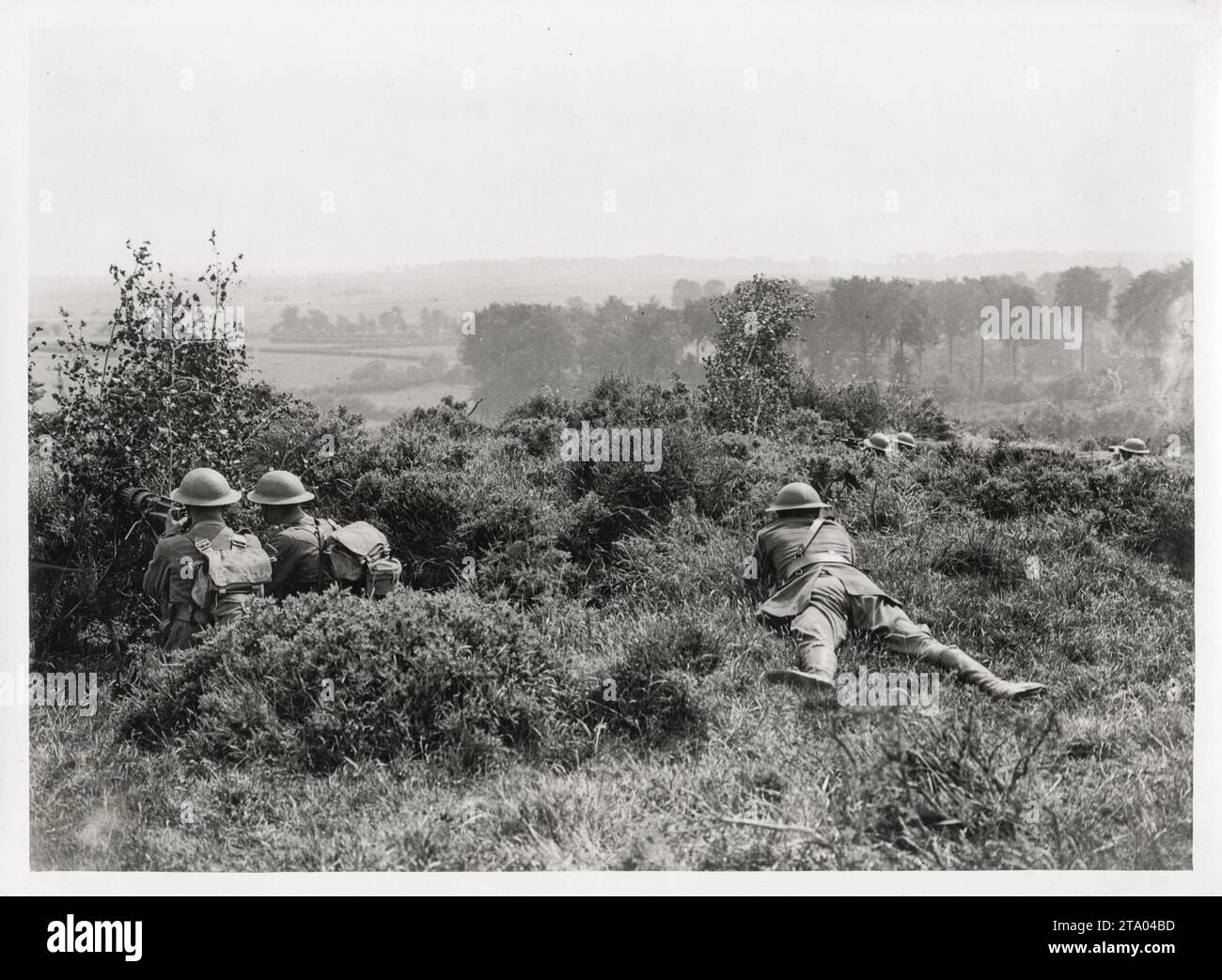 WW1 World War I - Three soldiers at a machine gun post, France Stock ...