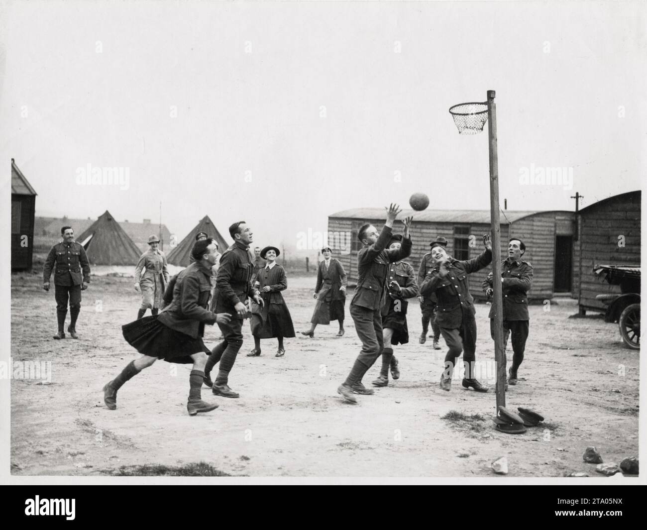 WW1 World War I - Convalescing soldiers play basketball, France Stock ...