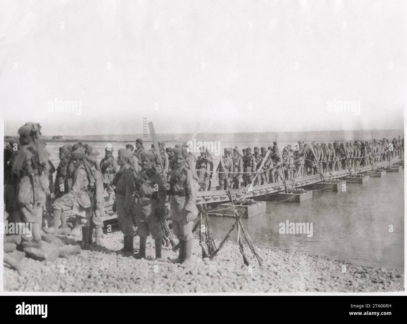 WW1 World War I - A pontoon bridge, Mesopotamia, Iraq Stock Photo - Alamy