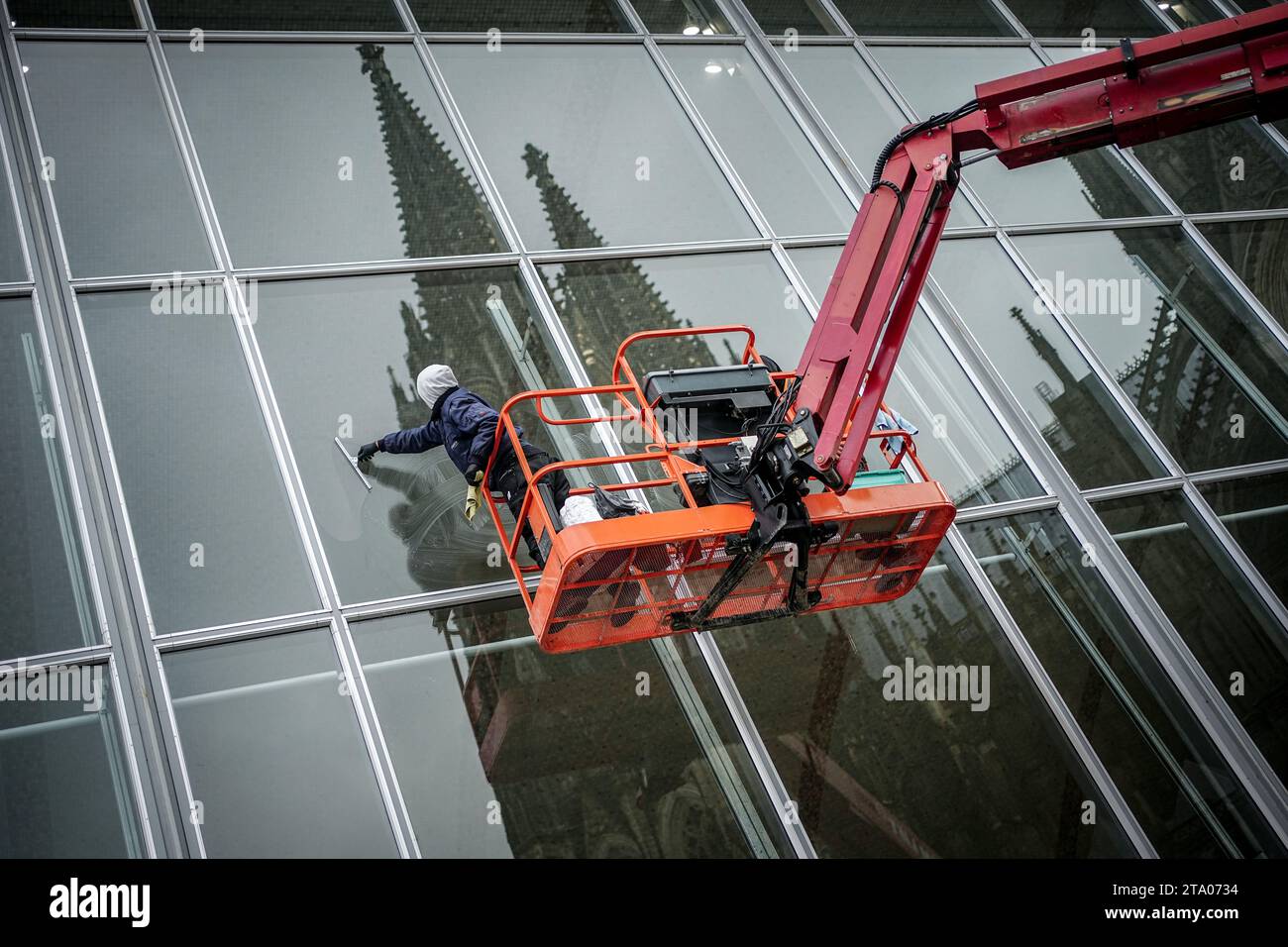 Cologne, Germany. 28th Nov, 2023. The glass façade of Cologne Central ...