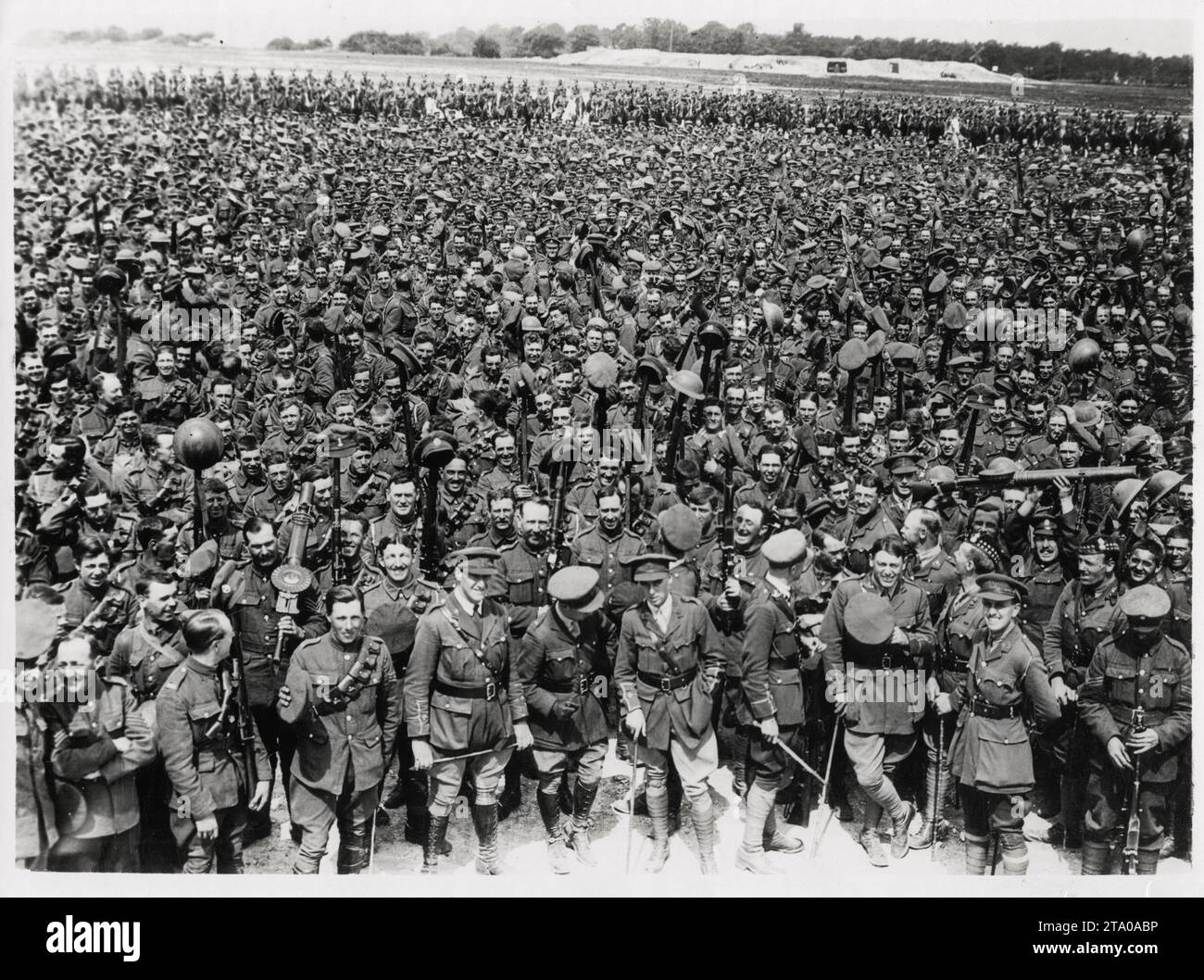 WW1 World War I - Large crowd of troops at a training camp Stock Photo ...