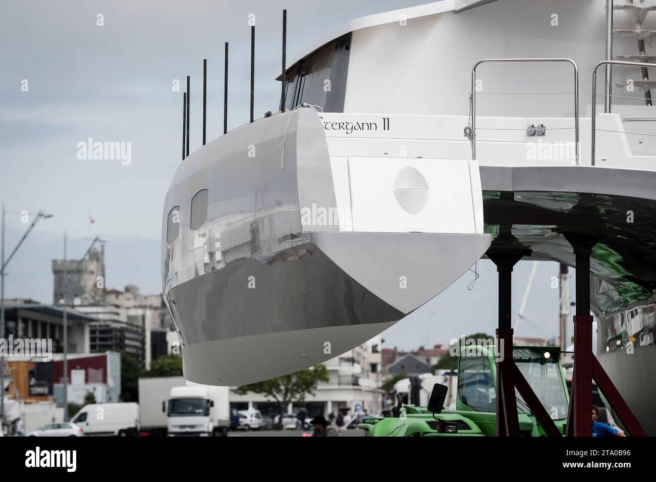 Launch of the biggest serial luxury trimaran ever built, NEEL trimarans ...