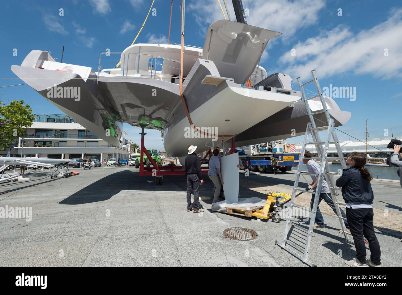 Launch of the biggest serial luxury trimaran ever built, NEEL trimarans ...