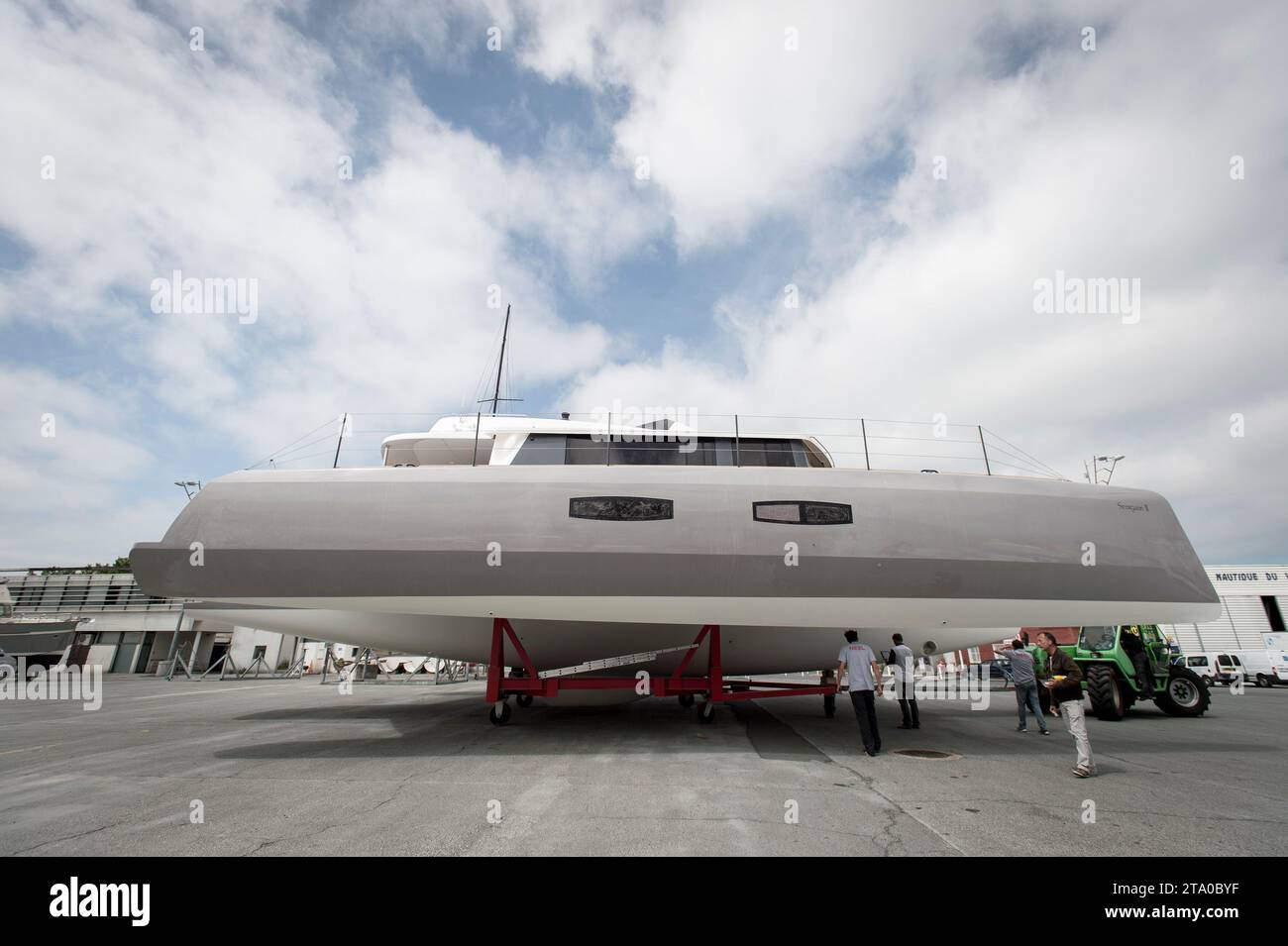 Launch of the biggest serial luxury trimaran ever built, NEEL trimarans ...