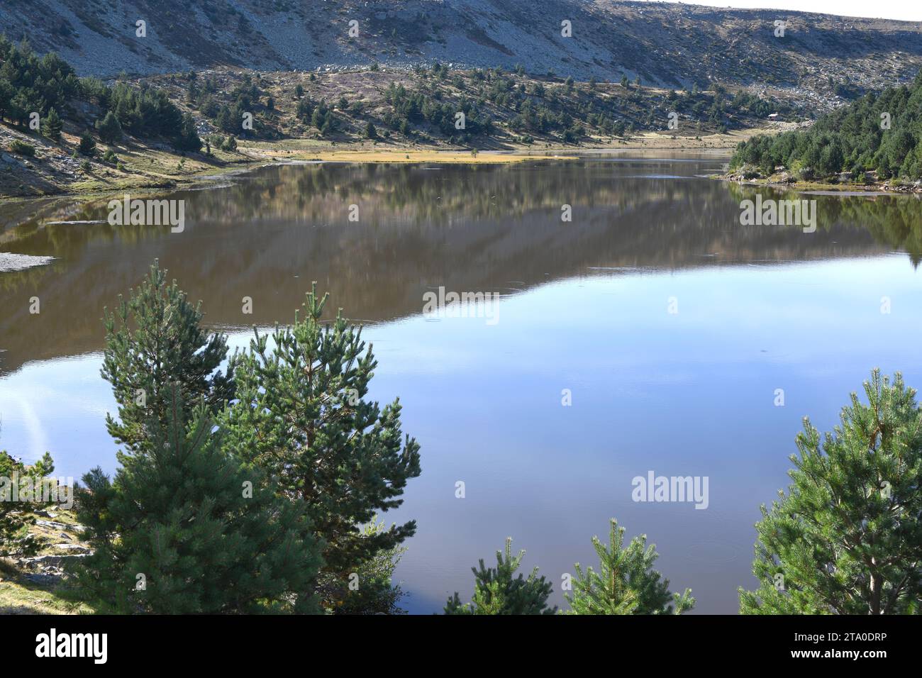 Parque natural de las lagunas glaciares de neila hi-res stock ...