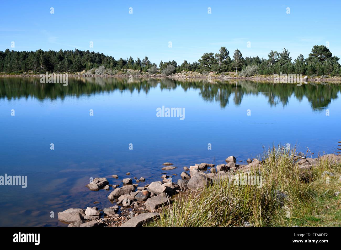 Parque natural de las lagunas glaciares de neila hi-res stock ...
