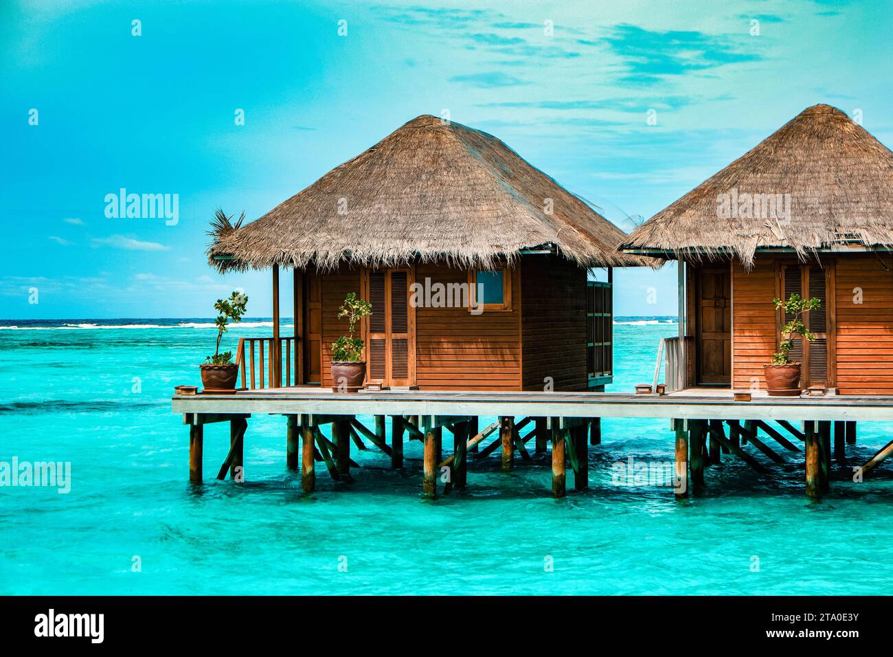 Maldives tropical Island, beautiful isolated luxury water bungalows ...