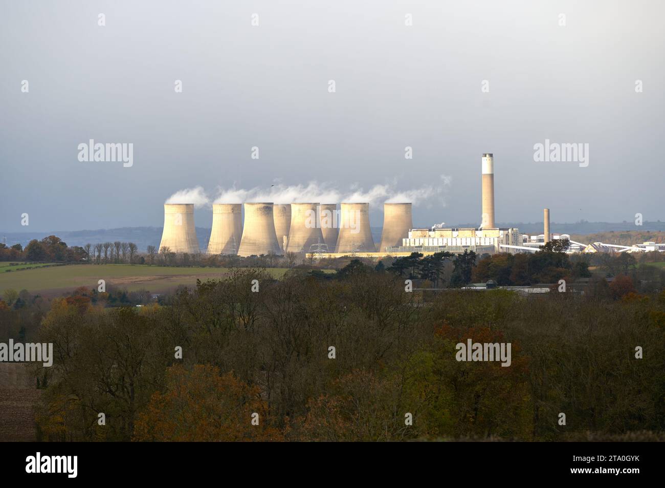Shut down cooling towers hi-res stock photography and images - Alamy