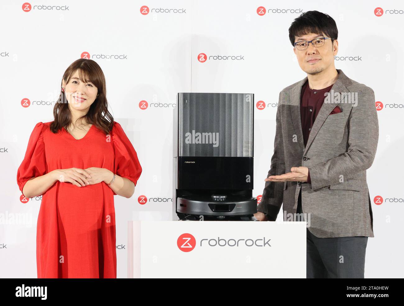 Tokyo, Japan. 28th Nov, 2023. Japanese comedian Teruyuki Tsuchida (R ...