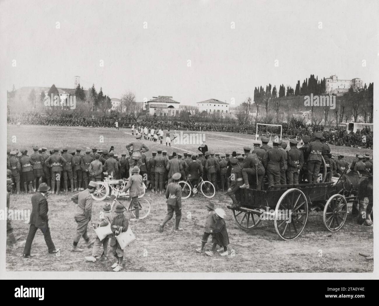 WW1 World War I - Troops enjoying a football match Stock Photo - Alamy
