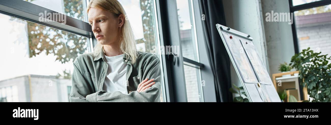 Crossed arms on chest hi-res stock photography and images - Alamy