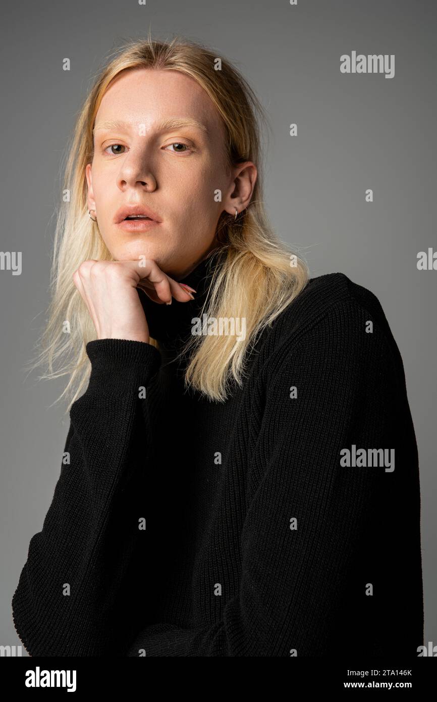 Under the chin wear hi-res stock photography and images - Alamy