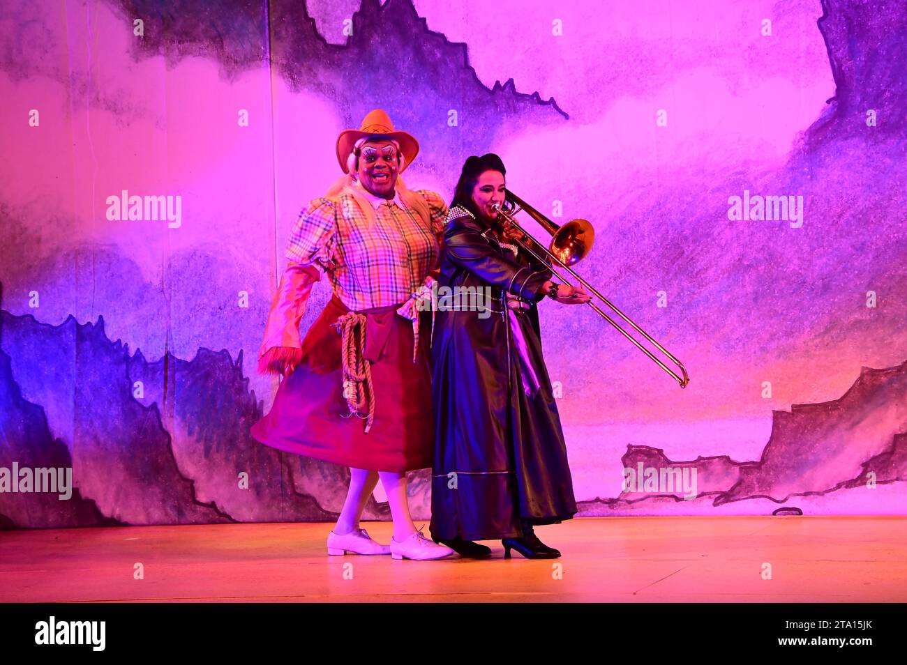 London, UK. 28th Nov, 2023. Clive Rowe and Isabella Mason performs at ...