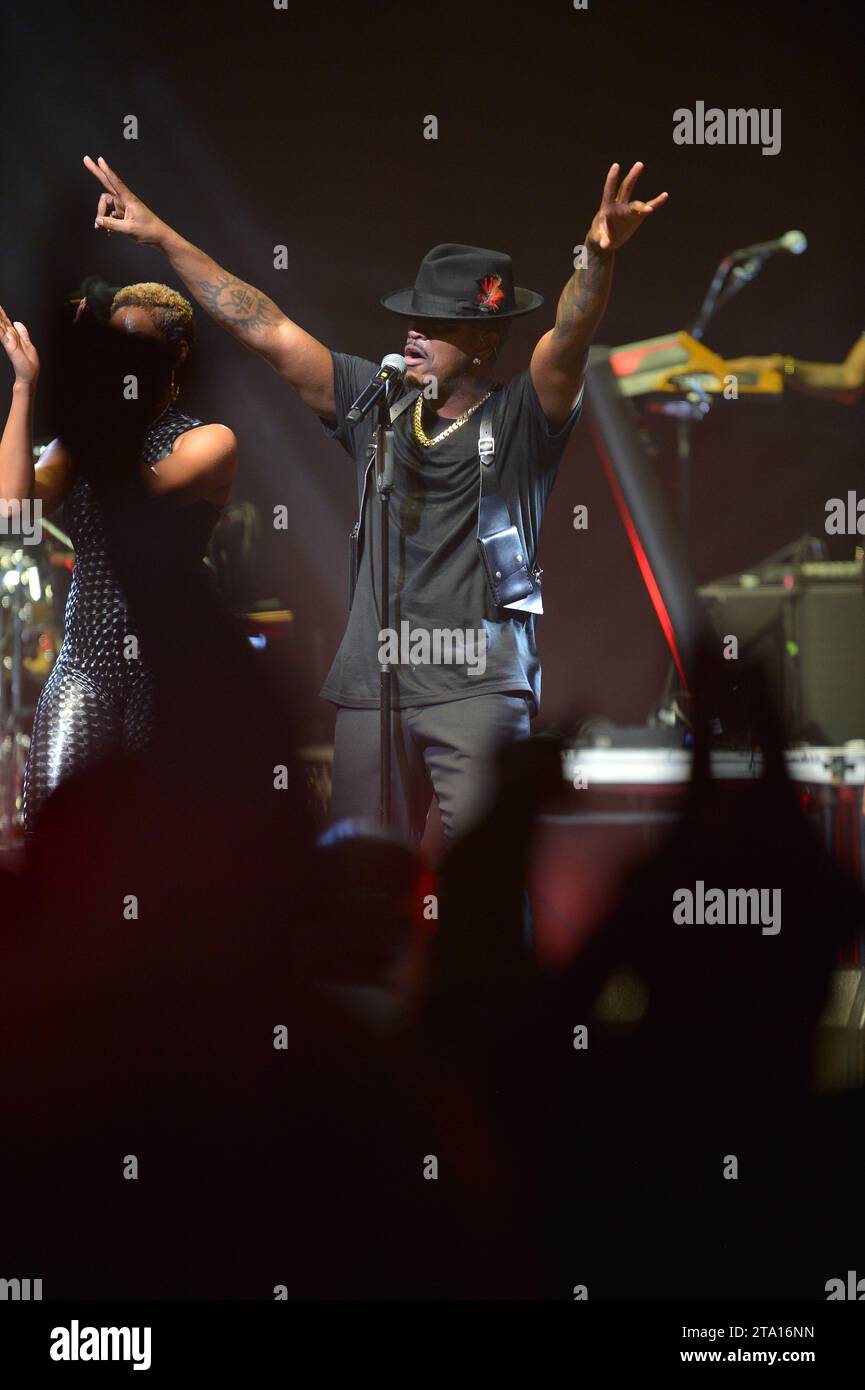 HOLLYWOOD, FLORIDA - NOVEMBER 26: Ne-Yo performs live on stage during ...