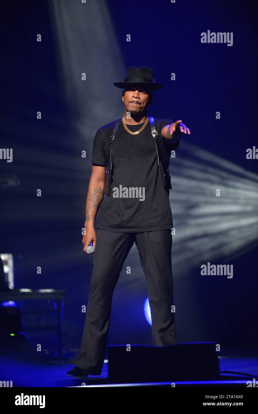 HOLLYWOOD, FLORIDA - NOVEMBER 26: Ne-Yo performs live on stage during ...