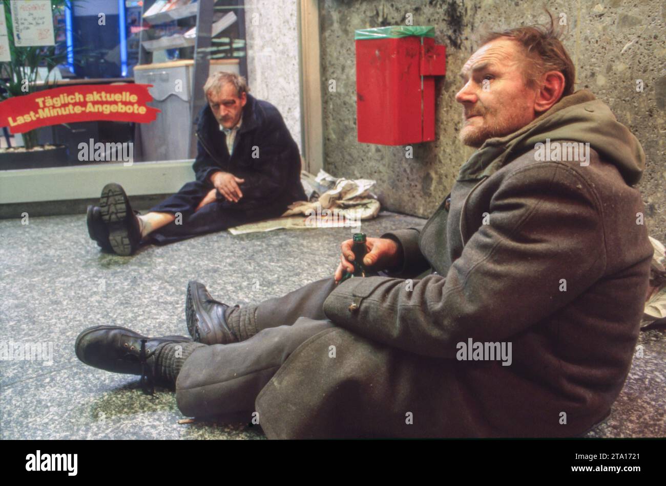 Obdachlose im Stachus Untergeschoss, München, März 1997 Deutschland ...