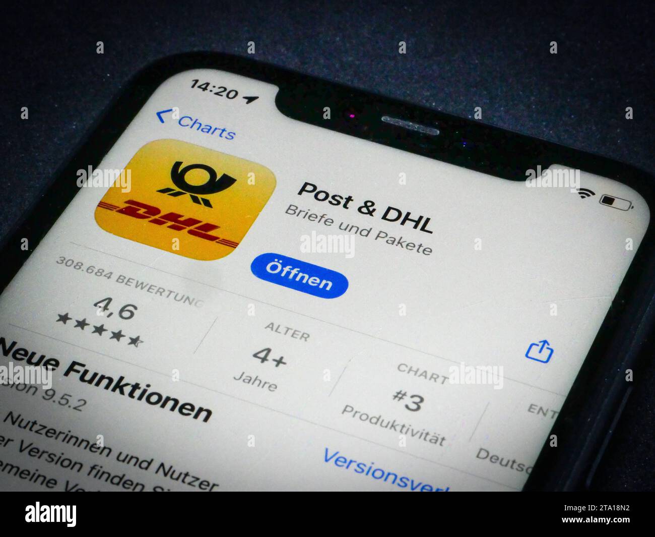 App Store - Apple - Apple App Store auf einem iPhone. Apps Charts ...