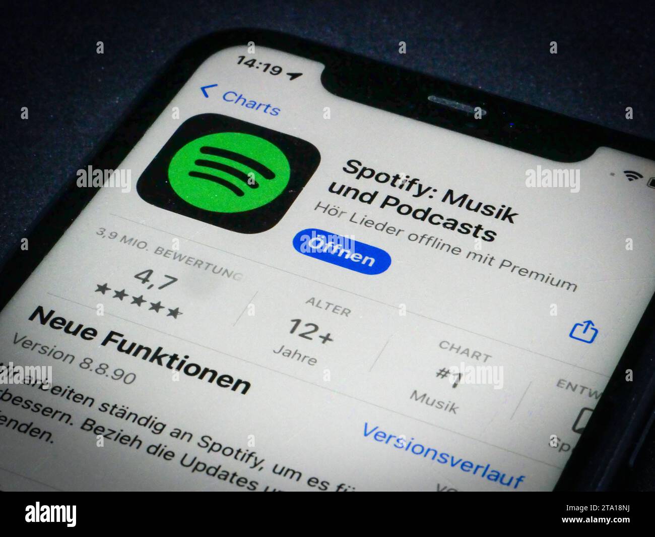Spotify charts hi-res stock photography and images - Alamy