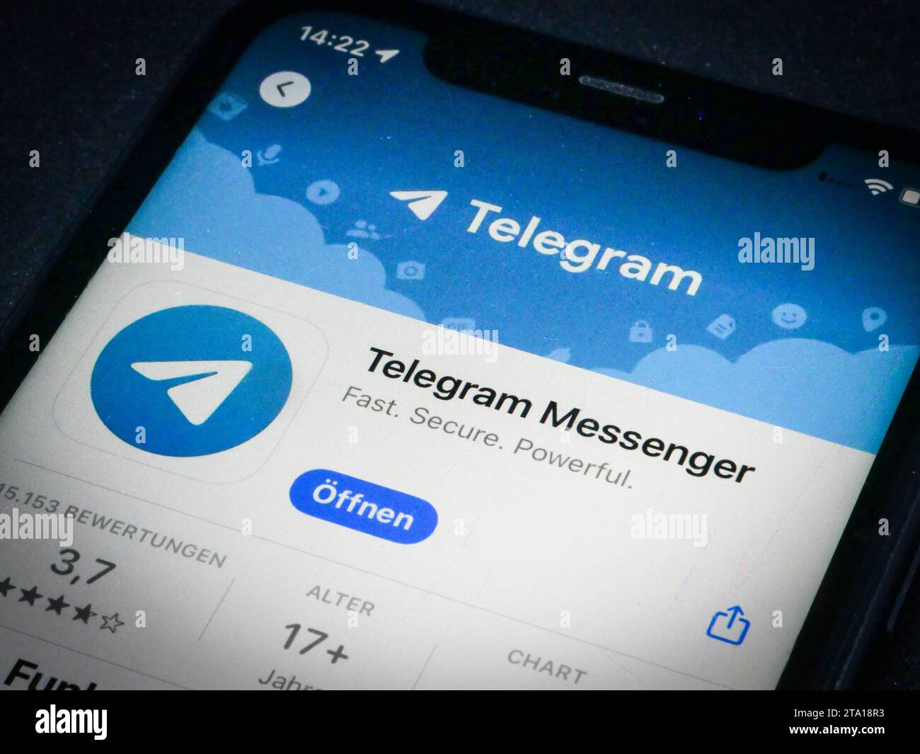 App Store - Apple - Apple App Store auf einem iPhone. Apps Charts ...