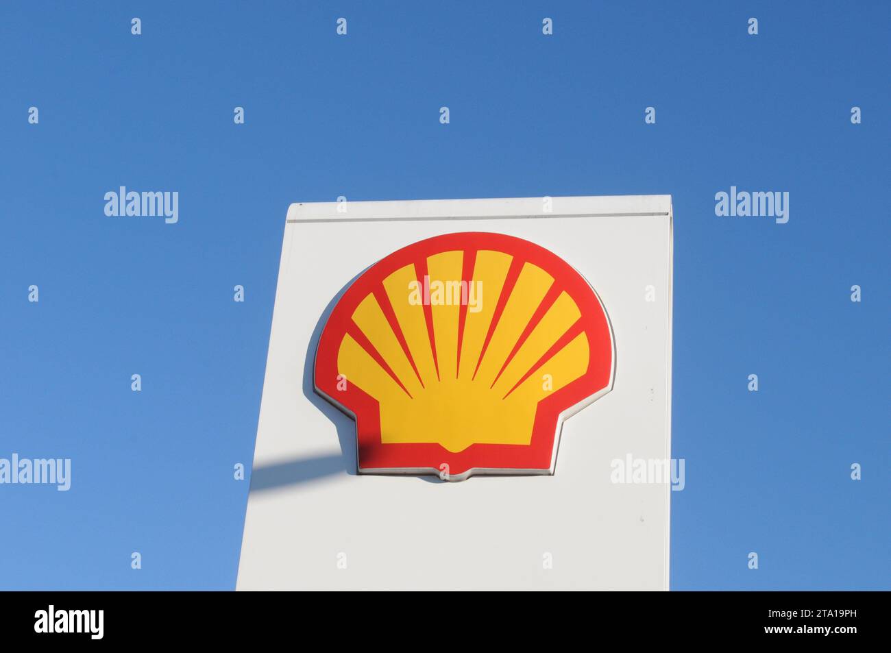 Shell gas sation hi-res stock photography and images - Alamy