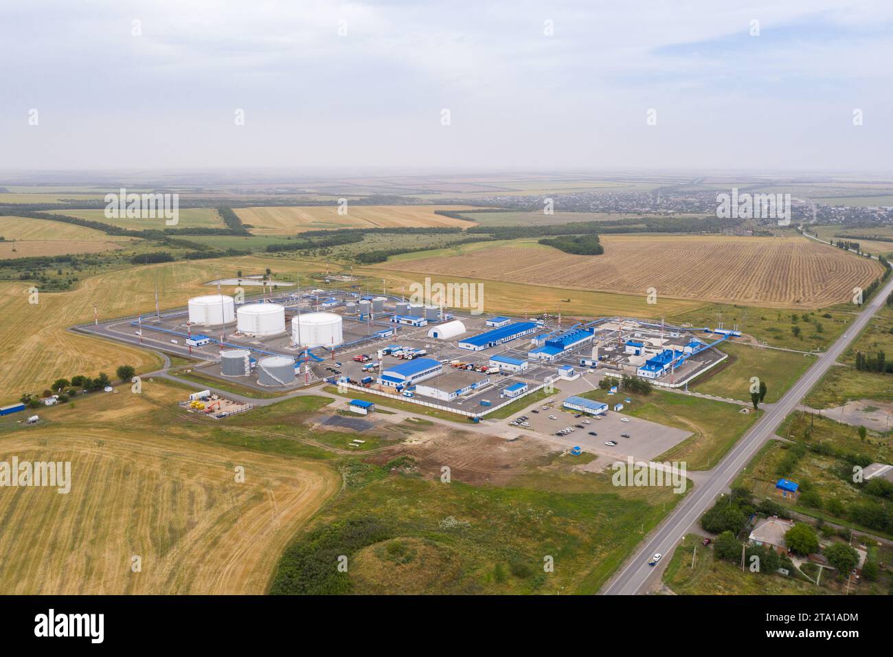 Oil storage tank farm hi-res stock photography and images - Alamy