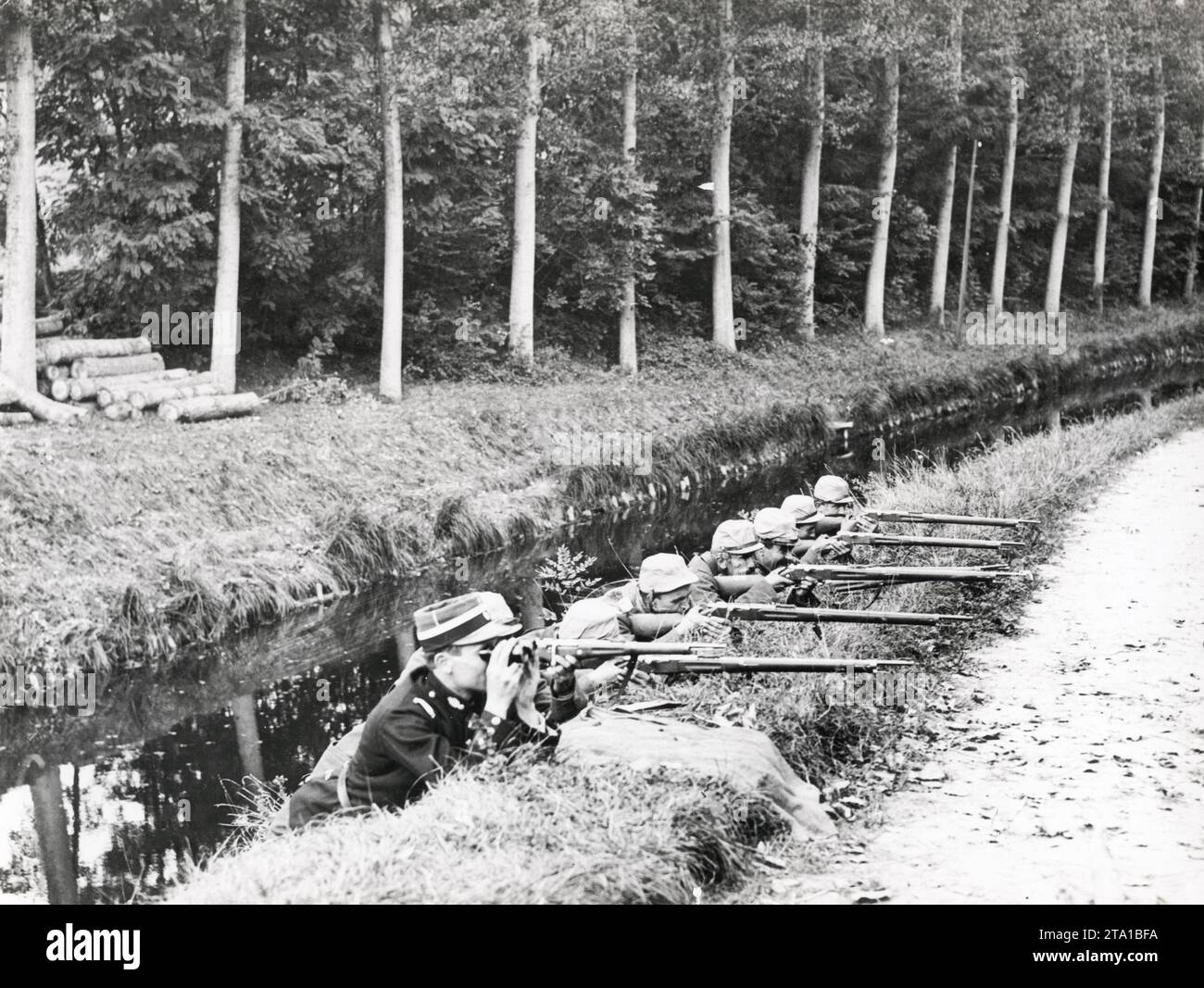 WW1 World War I - French soldiers defending a canal Stock Photo - Alamy