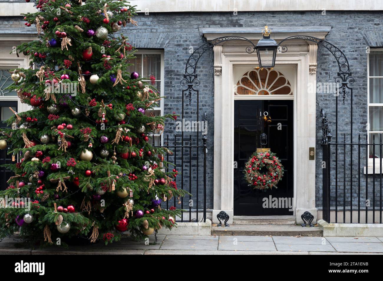 Downing Street, London, UK. 28th Nov, 2023. Christmas decorations ...
