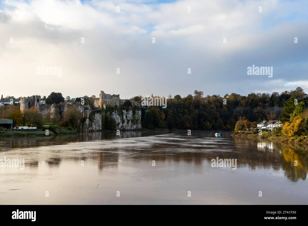 Castell chepstow hi-res stock photography and images - Alamy