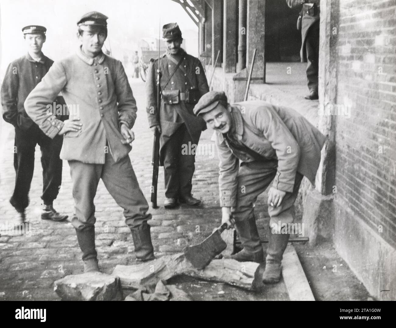 WW1 World War I - German prisoners chop up wood for the open air ...