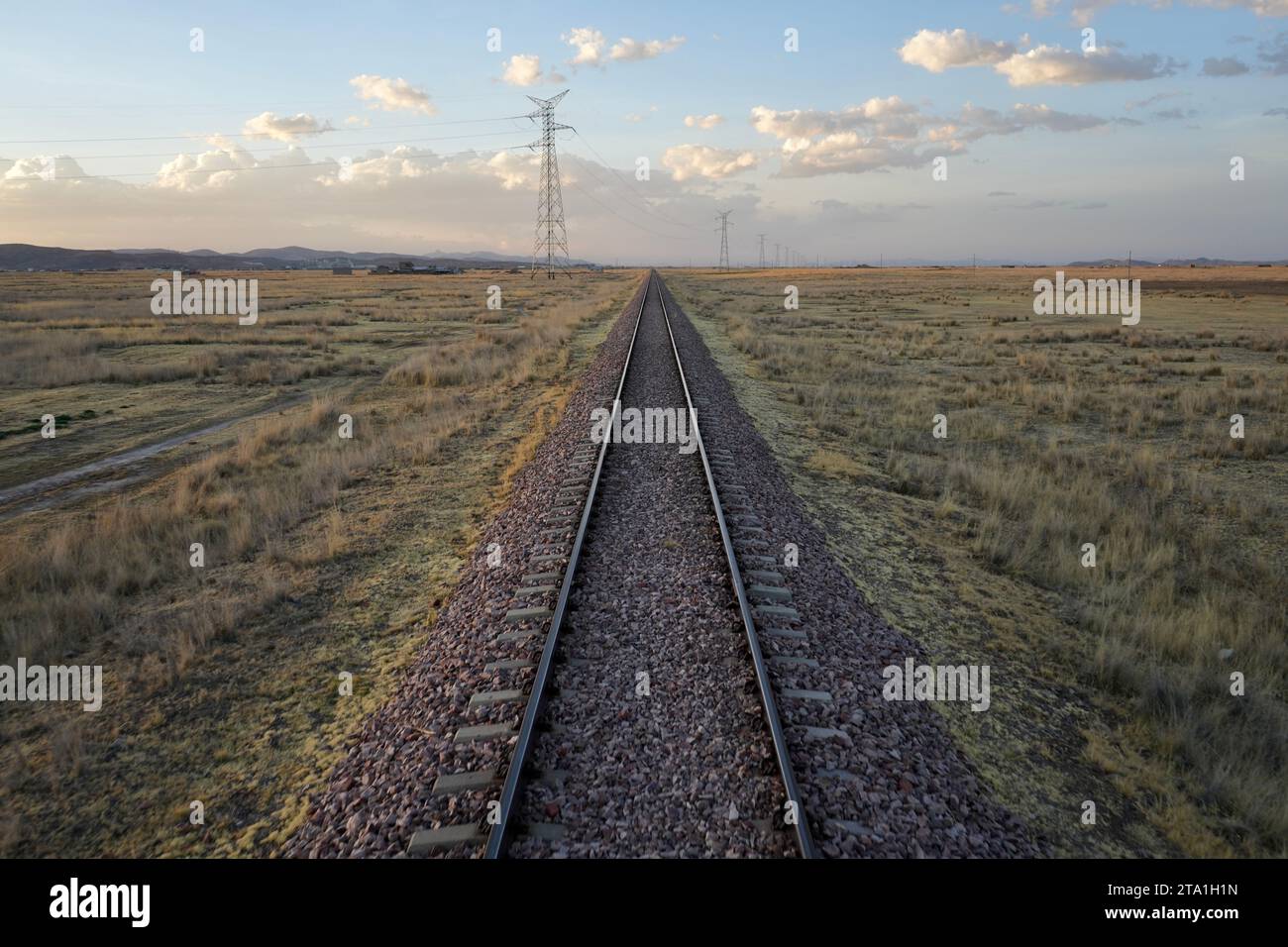 Straight train tracks hi-res stock photography and images - Alamy