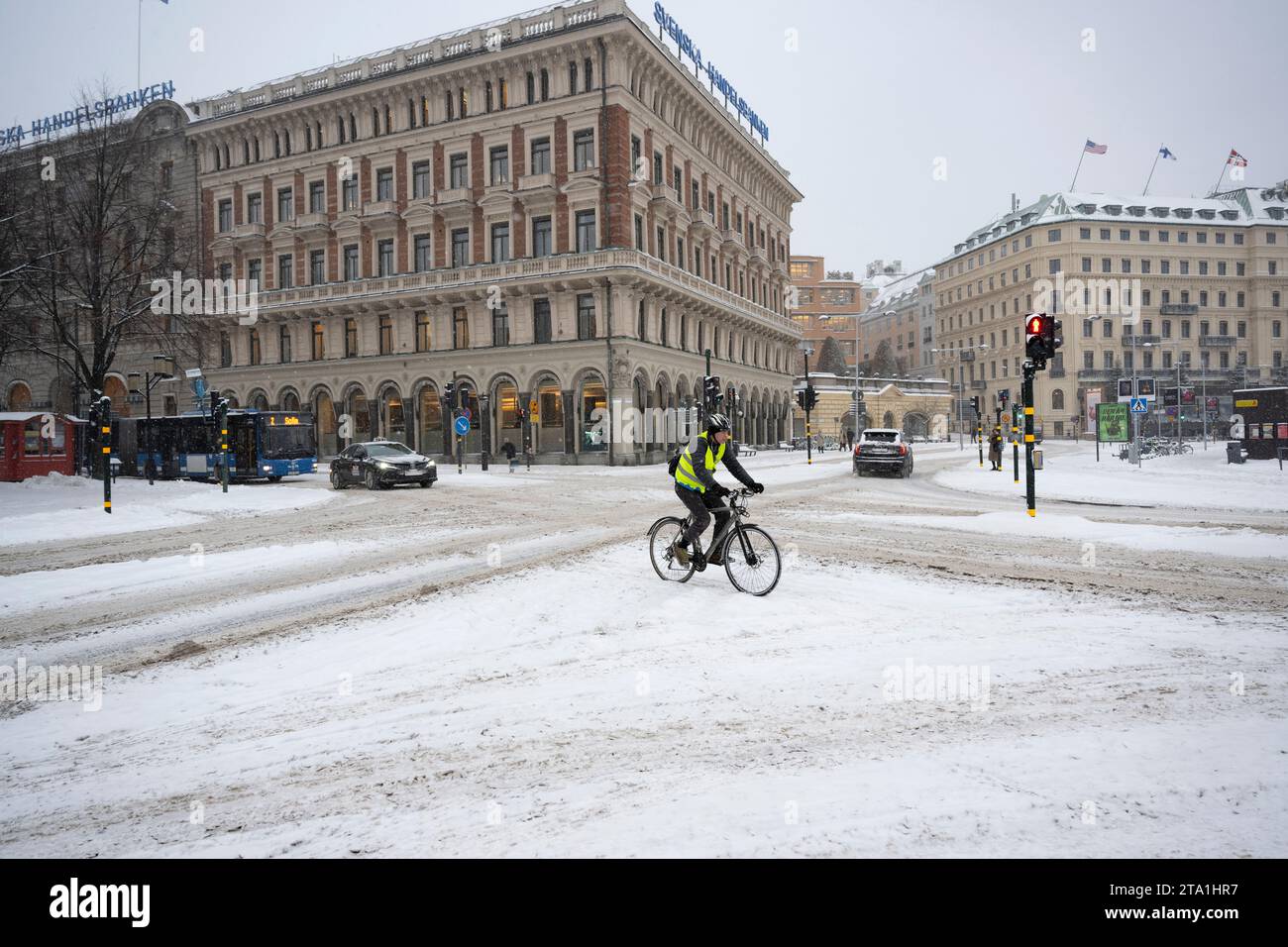 Stockholm, Sweden. 28th Nov, 2023. A cylcist makes his way through a ...