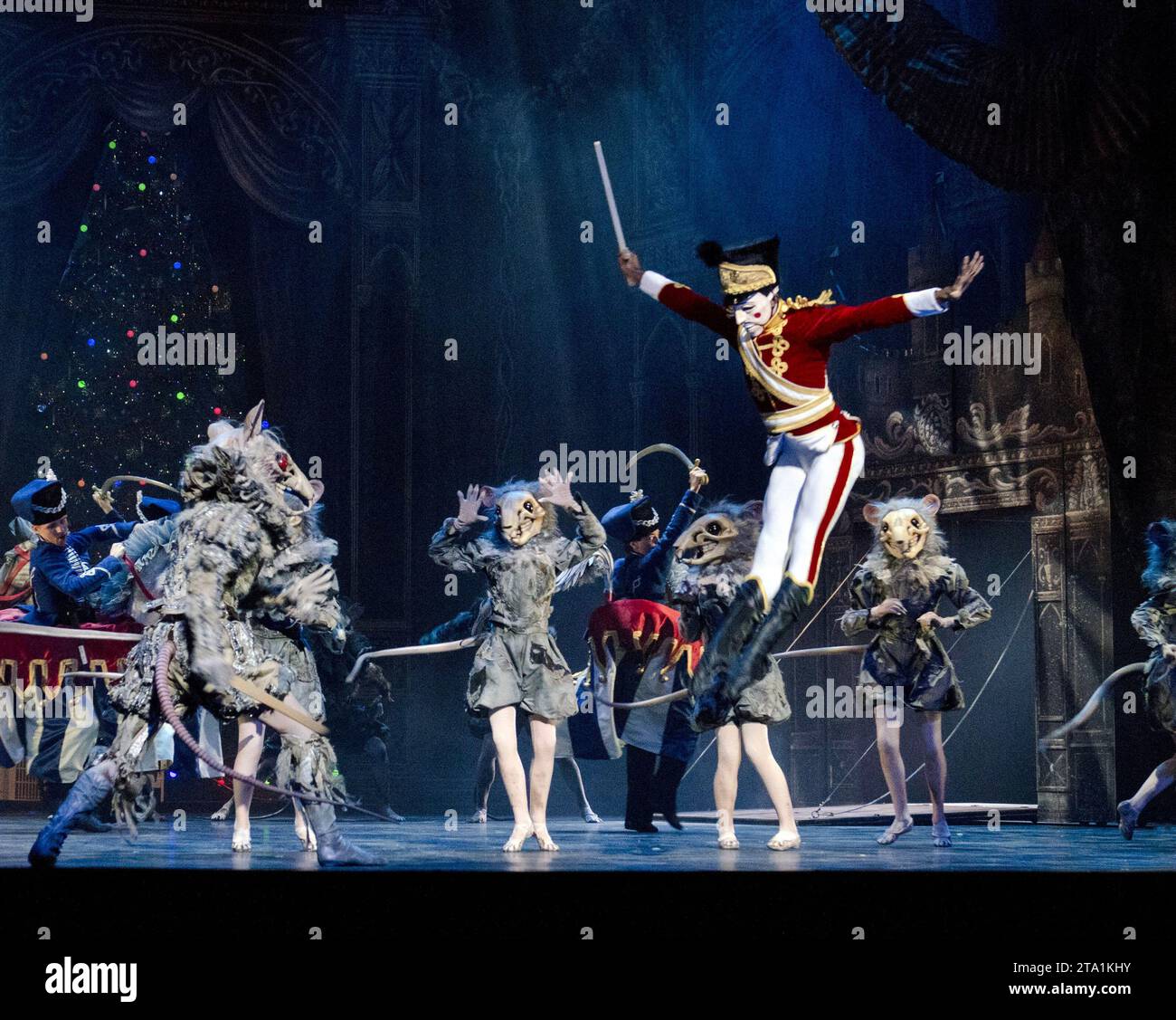 l-r: James Streeter (Mouse King), Junor Souza (Nutcracker) in THE ...