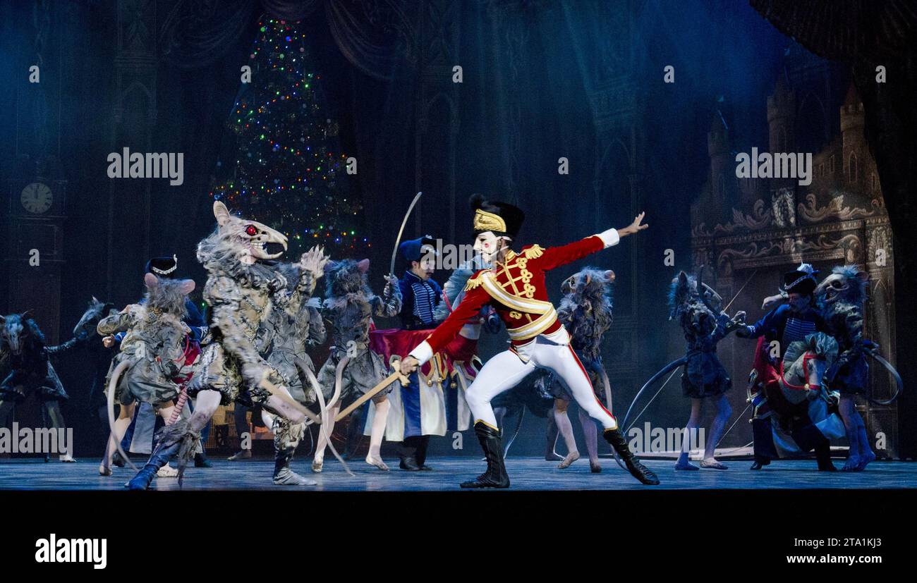 Mouse king the nutcracker ballet hi-res stock photography and images ...