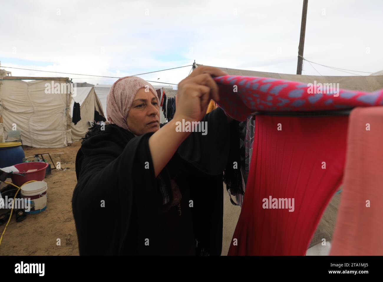 Displaced Palestinians, living in tents, struggle with cold weather ...