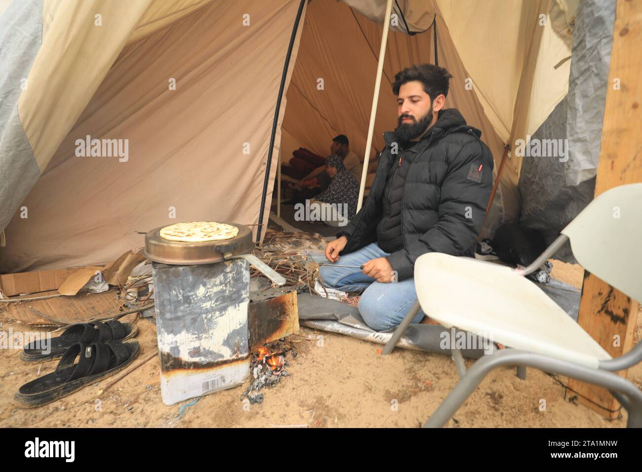 Displaced Palestinians, living in tents, struggle with cold weather ...