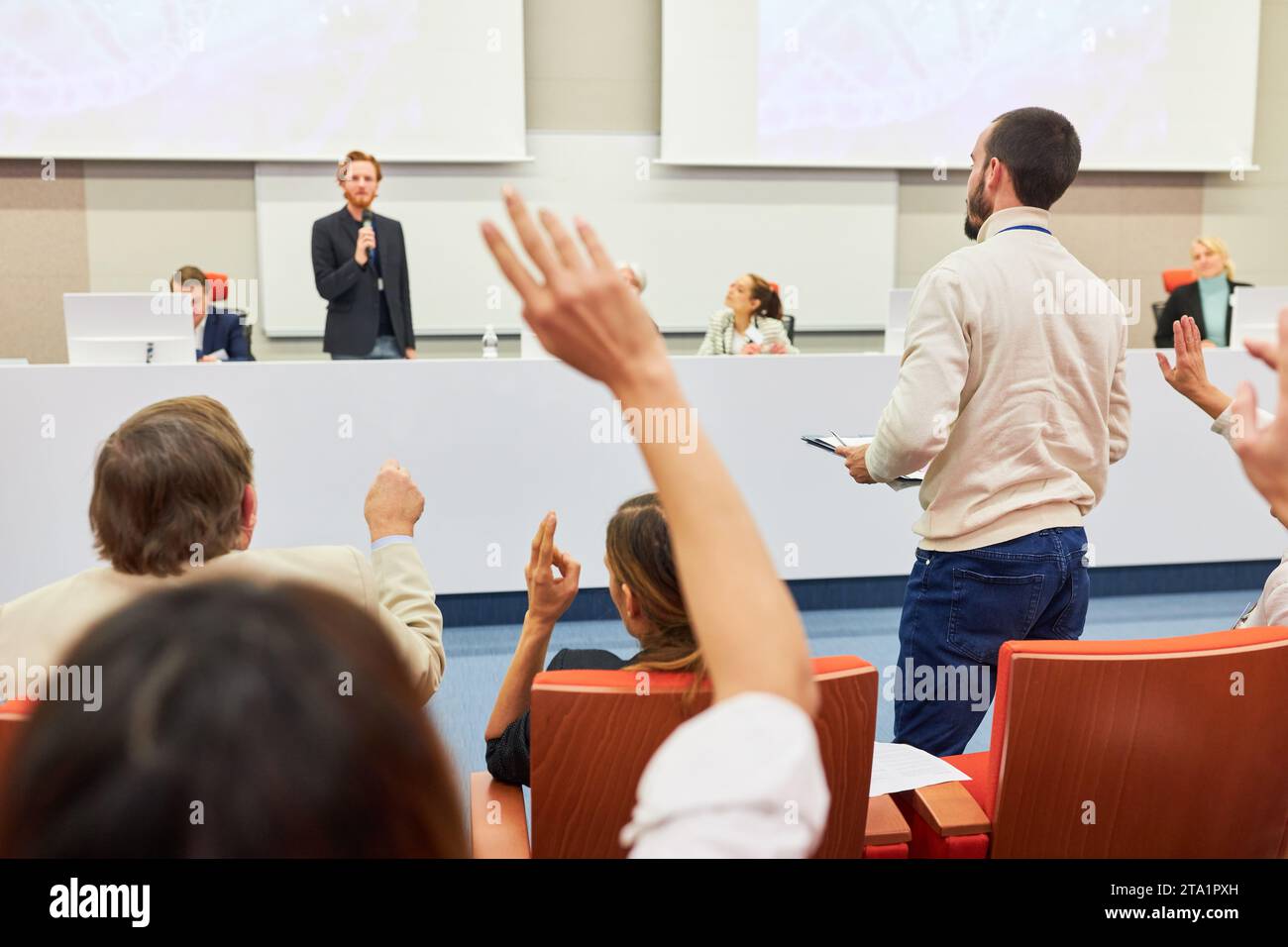Man in audience hi-res stock photography and images - Alamy