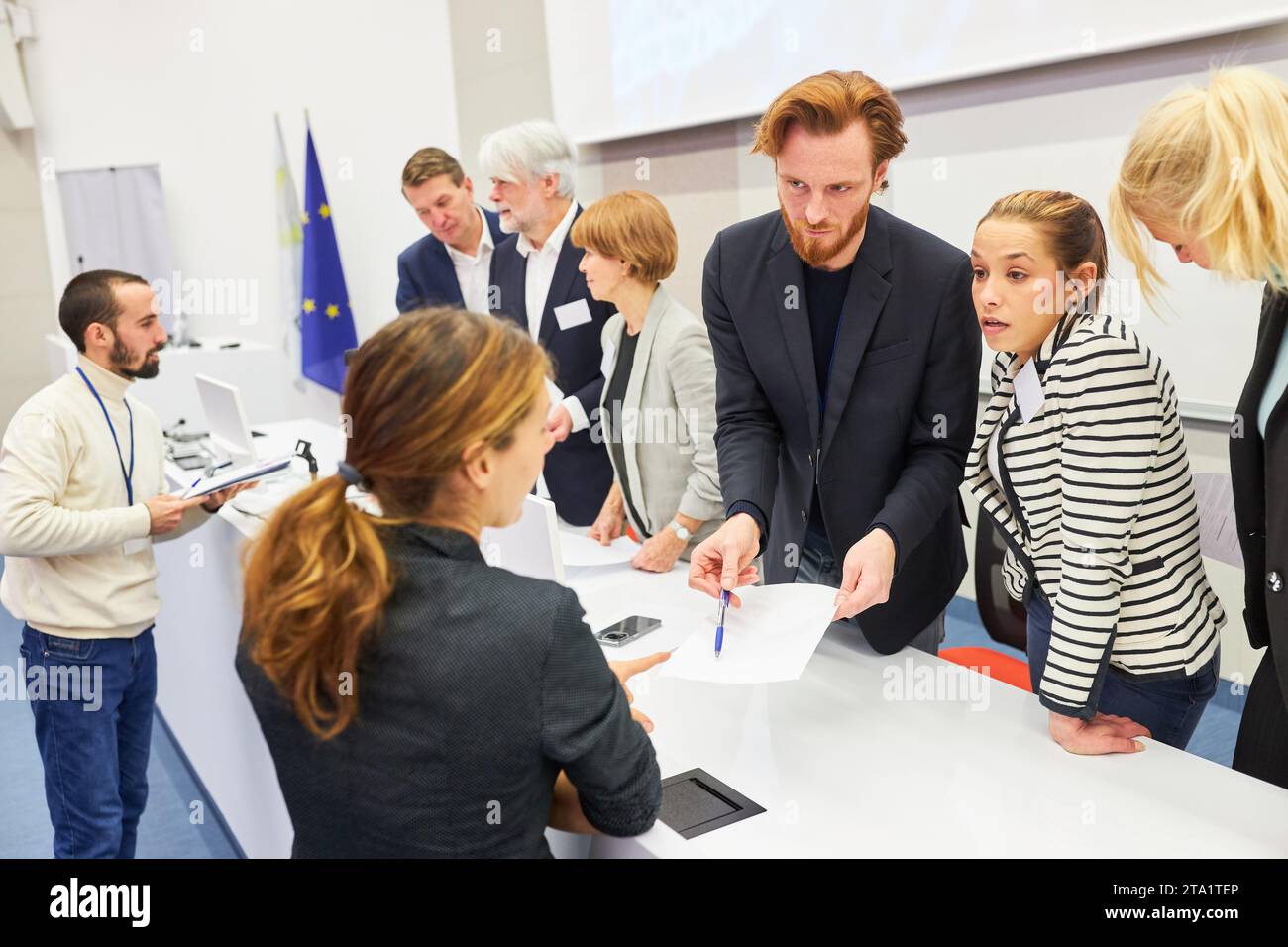 Explaining document hi-res stock photography and images - Alamy