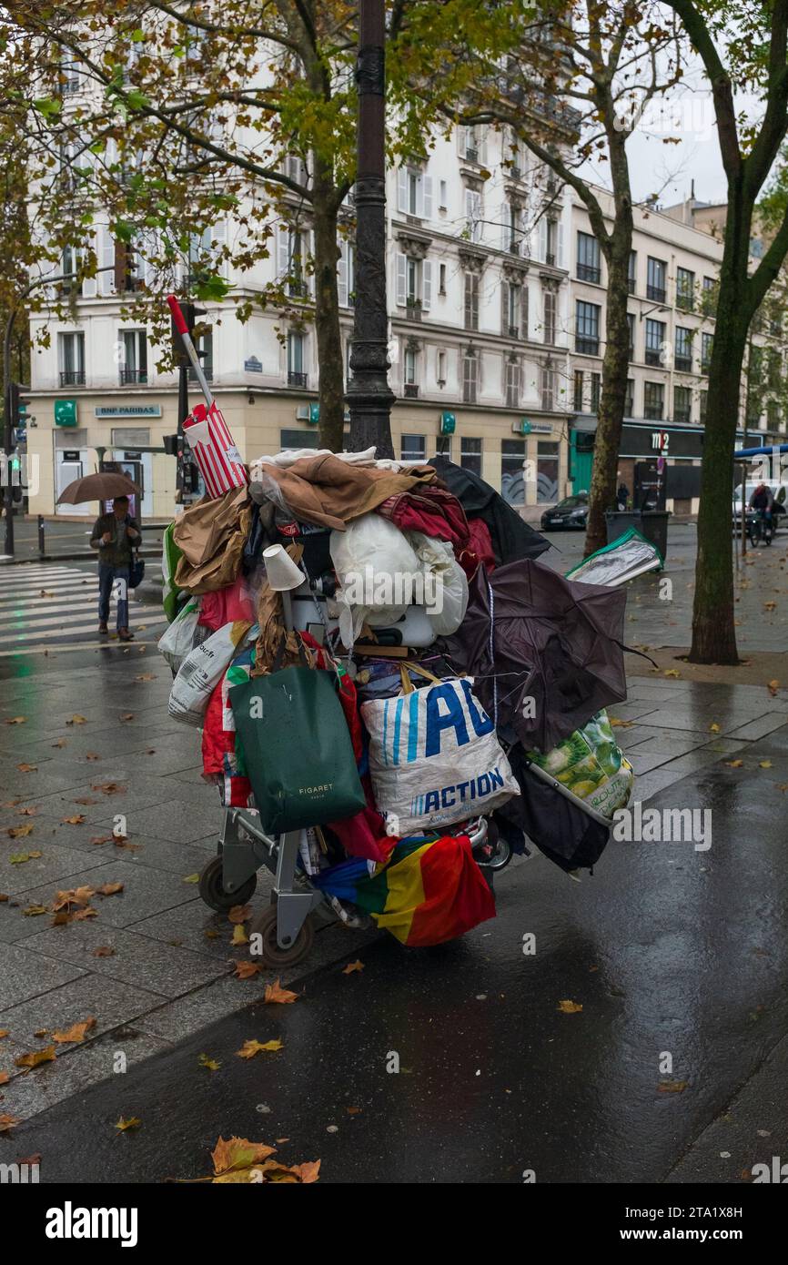 Paris, France, 2023. The shopping trolley of a homeless person stacked ...