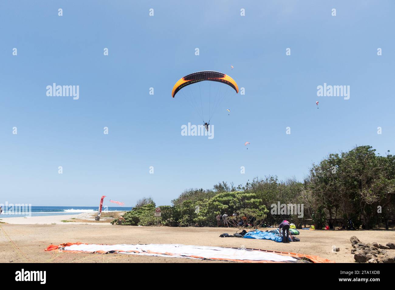 Reunion island people on the beach hi-res stock photography and images ...